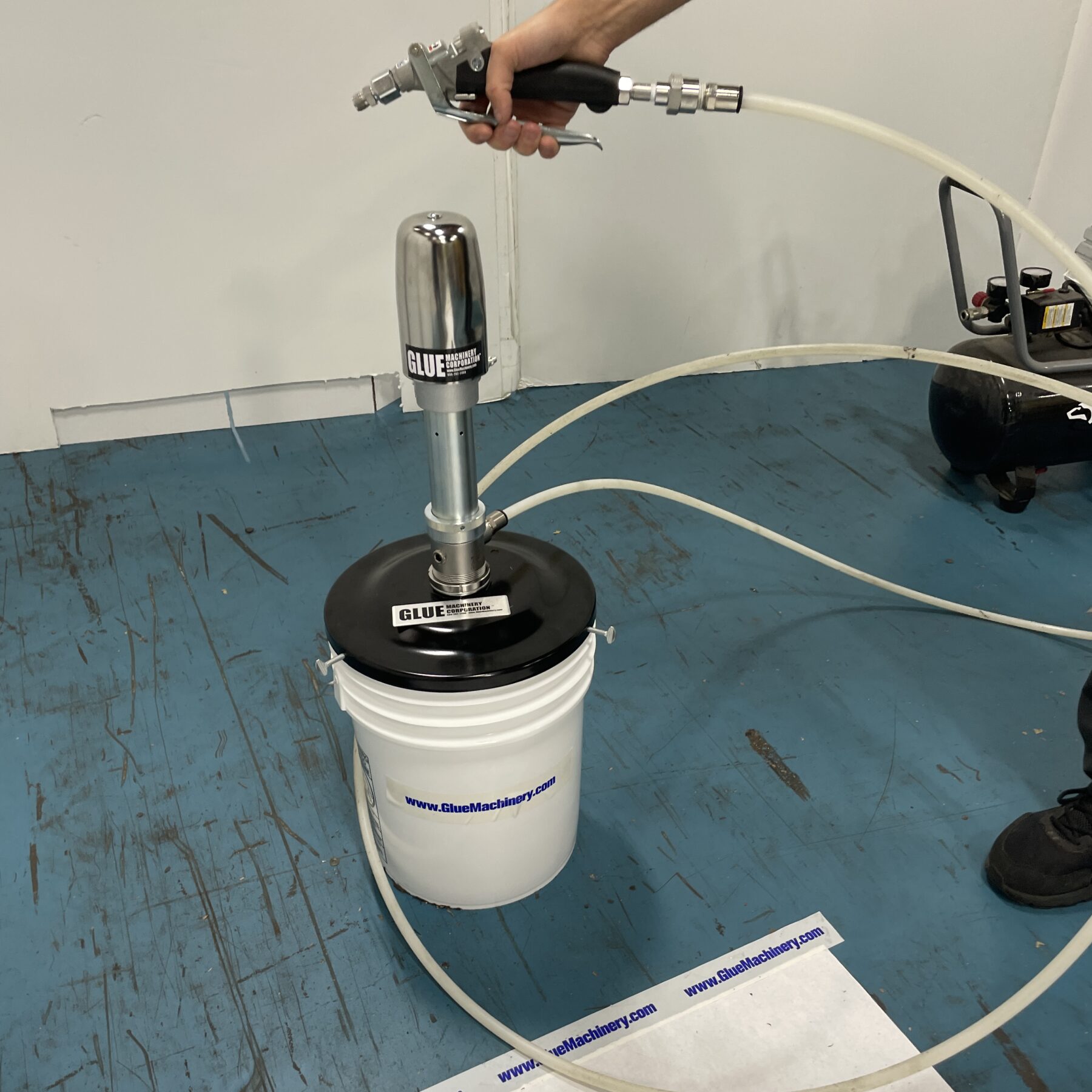 EzGluer™ Cold Glue Hand Gluer System/Pail/Piston pump : Glue Machinery Corp
